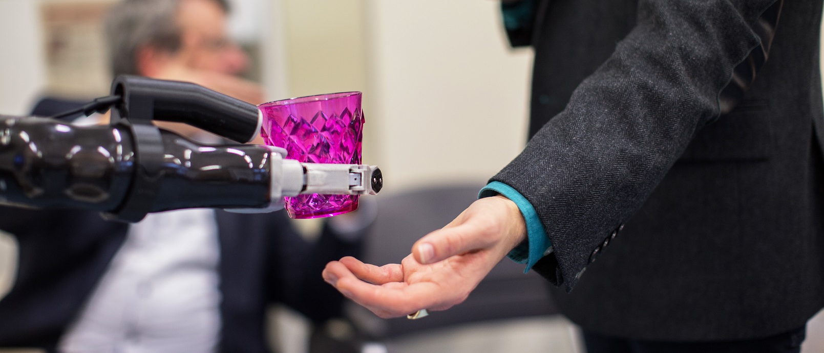 Zorgrobots: oefenrobot ISHA | Centre of Expertise | Preventie in zorg ...